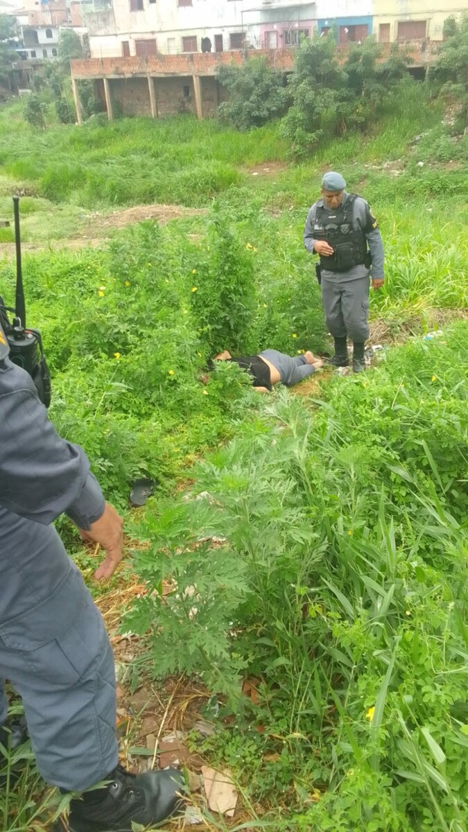 Homem é Brutalmente Morto Em Matagal No Centro De Manaus E Crianças